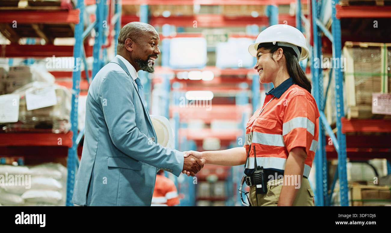 Handshake meeting thank logistics hi-res stock photography and images ...