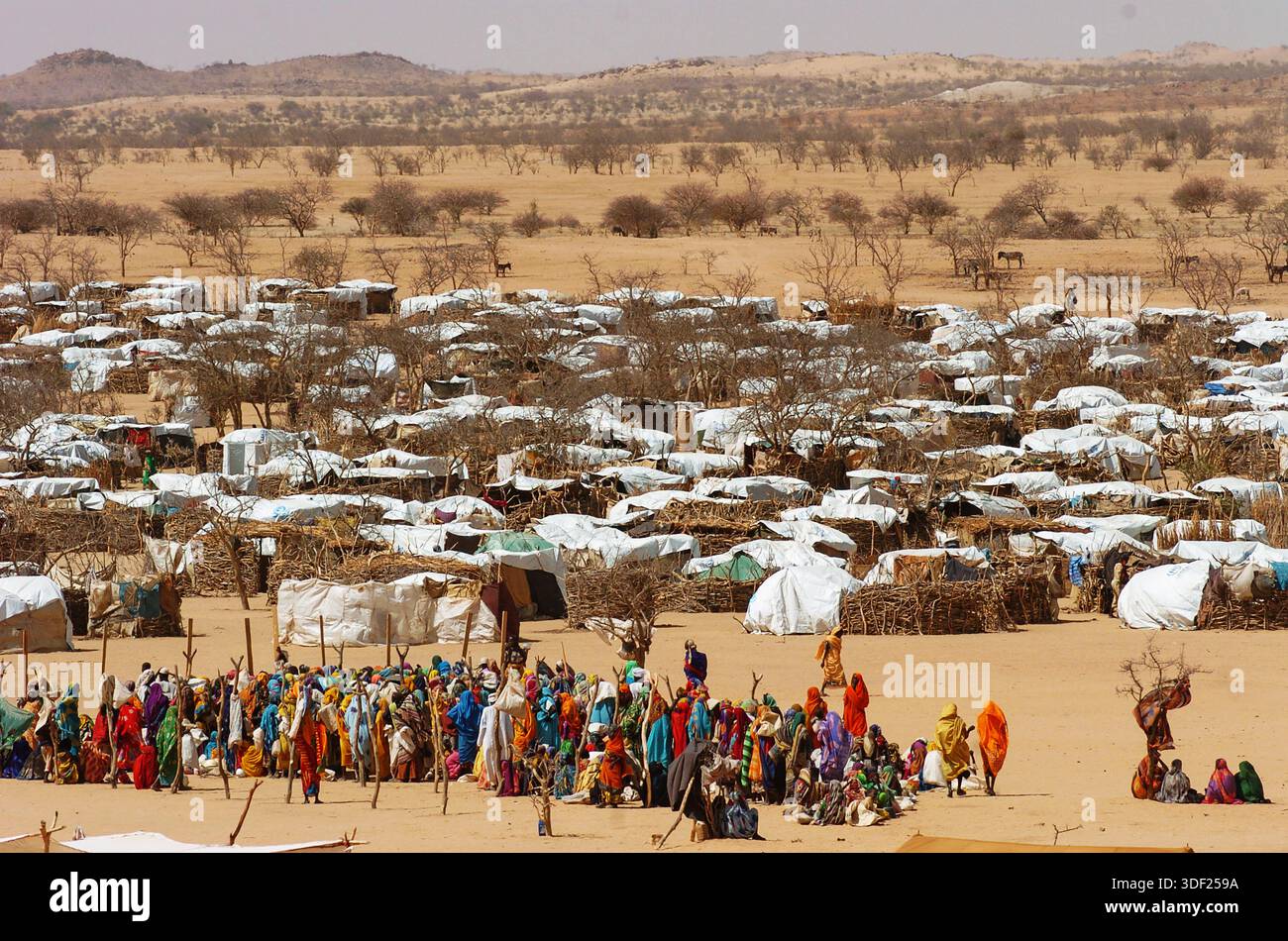 10/06/04, Refugees fleeing civil war and persecution in Sudan wait to ...