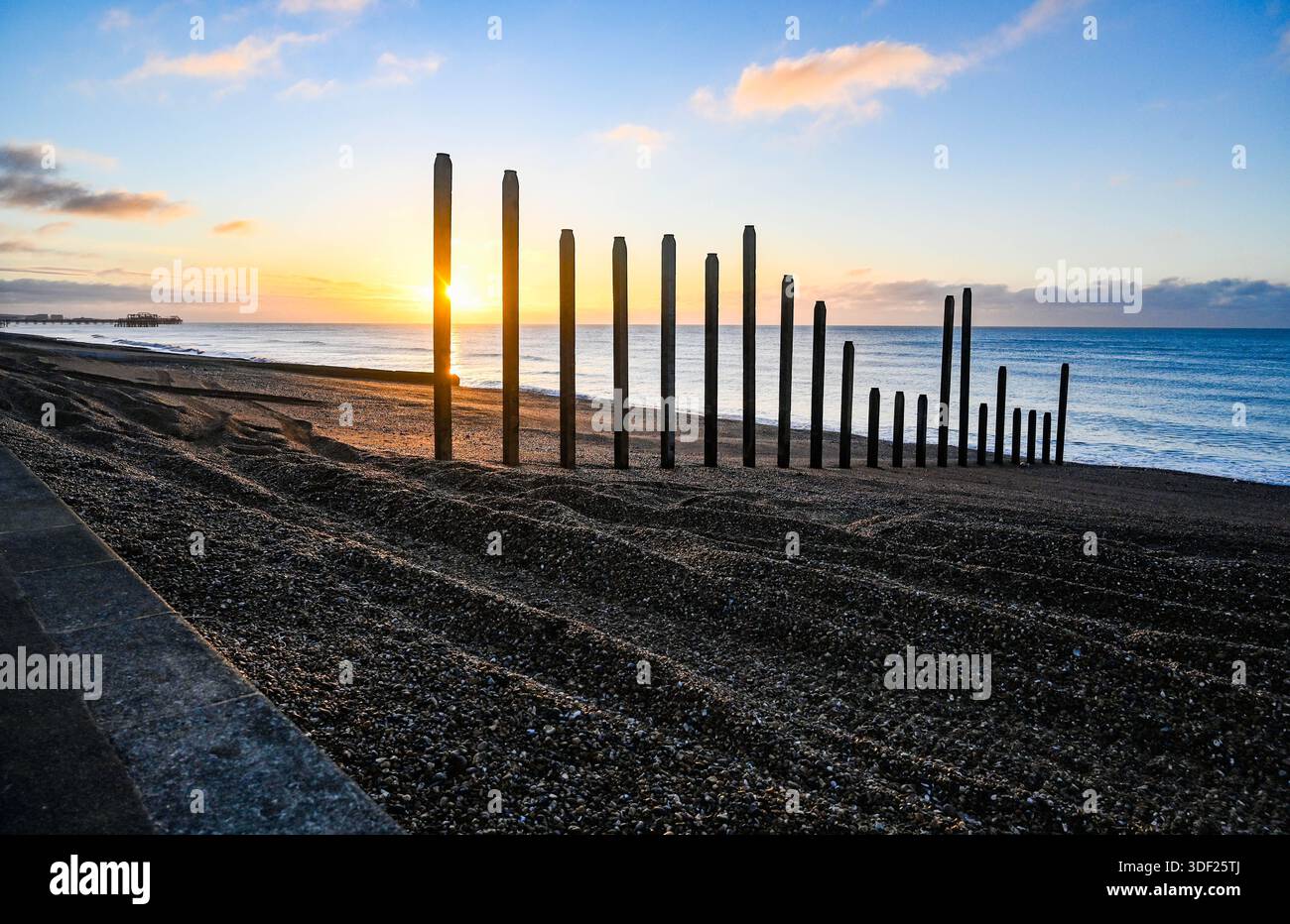 Brighton UK 10th January 2026 - New timber groynes are being put up on ...