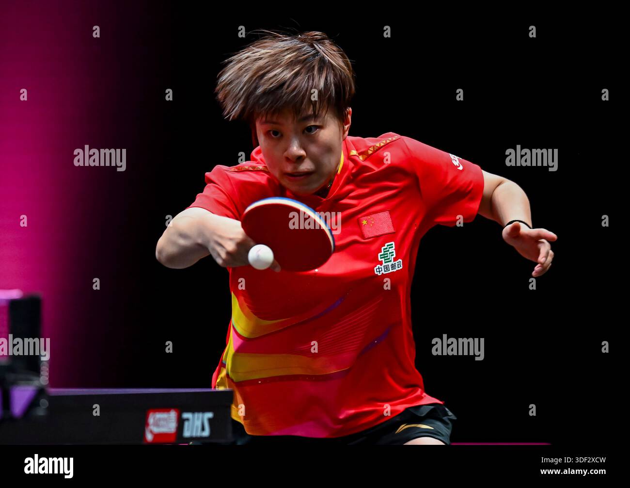 (260110) -- DOHA, Jan. 10, 2026 (Xinhua) -- Wang Yidi of China hits a ...