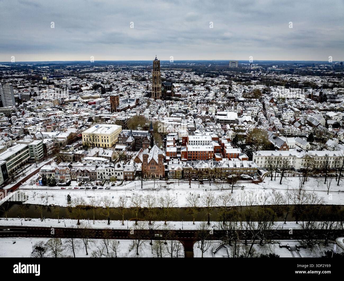 UTRECHT - Cold winter weather in the city of Utrecht with severe frost ...