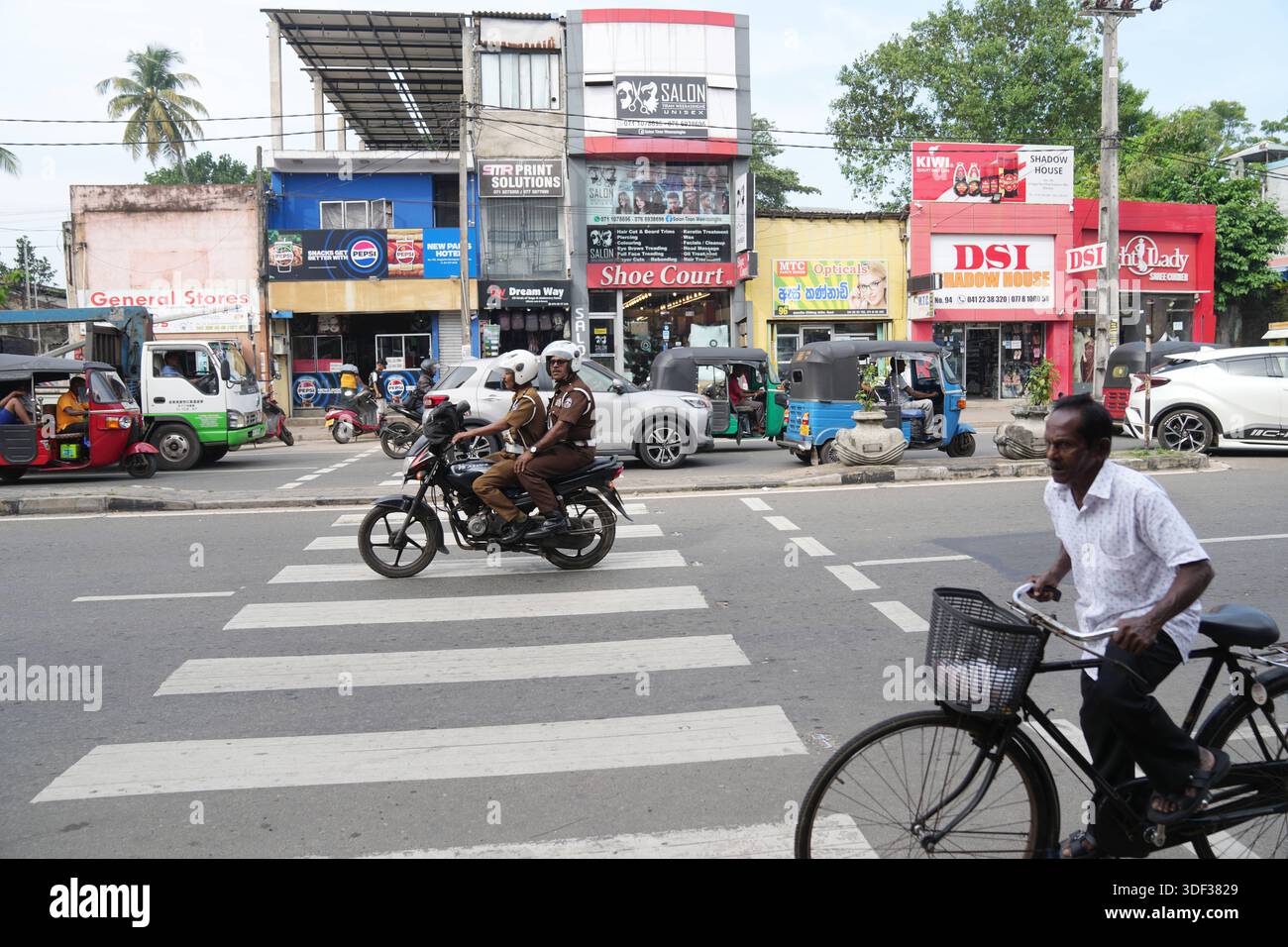 Strassenverkehr Sri Lanka, 20251226, Strassenverkehr *** Road traffic ...