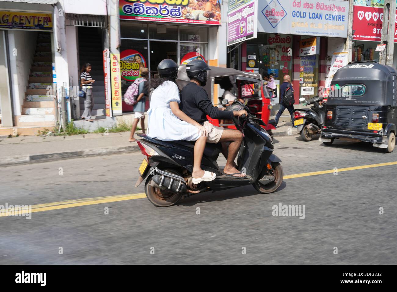 Strassenverkehr Sri Lanka, 20251226, Strassenverkehr *** Road traffic ...