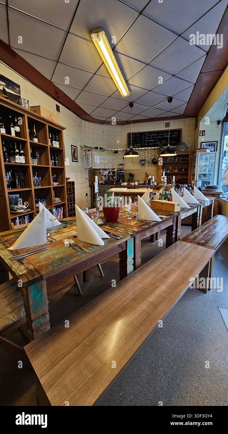 Modern minimalist dining munich hi-res stock photography and images - Alamy