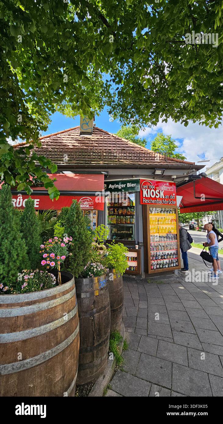 Best kiosks in munich hi-res stock photography and images - Alamy