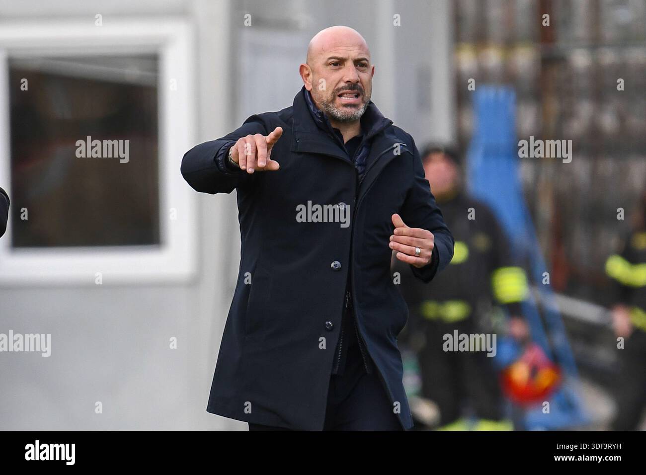 Carrara, Italy. 10th Jan, 2026. Head Coach Antonio Calabro (Carrarese ...