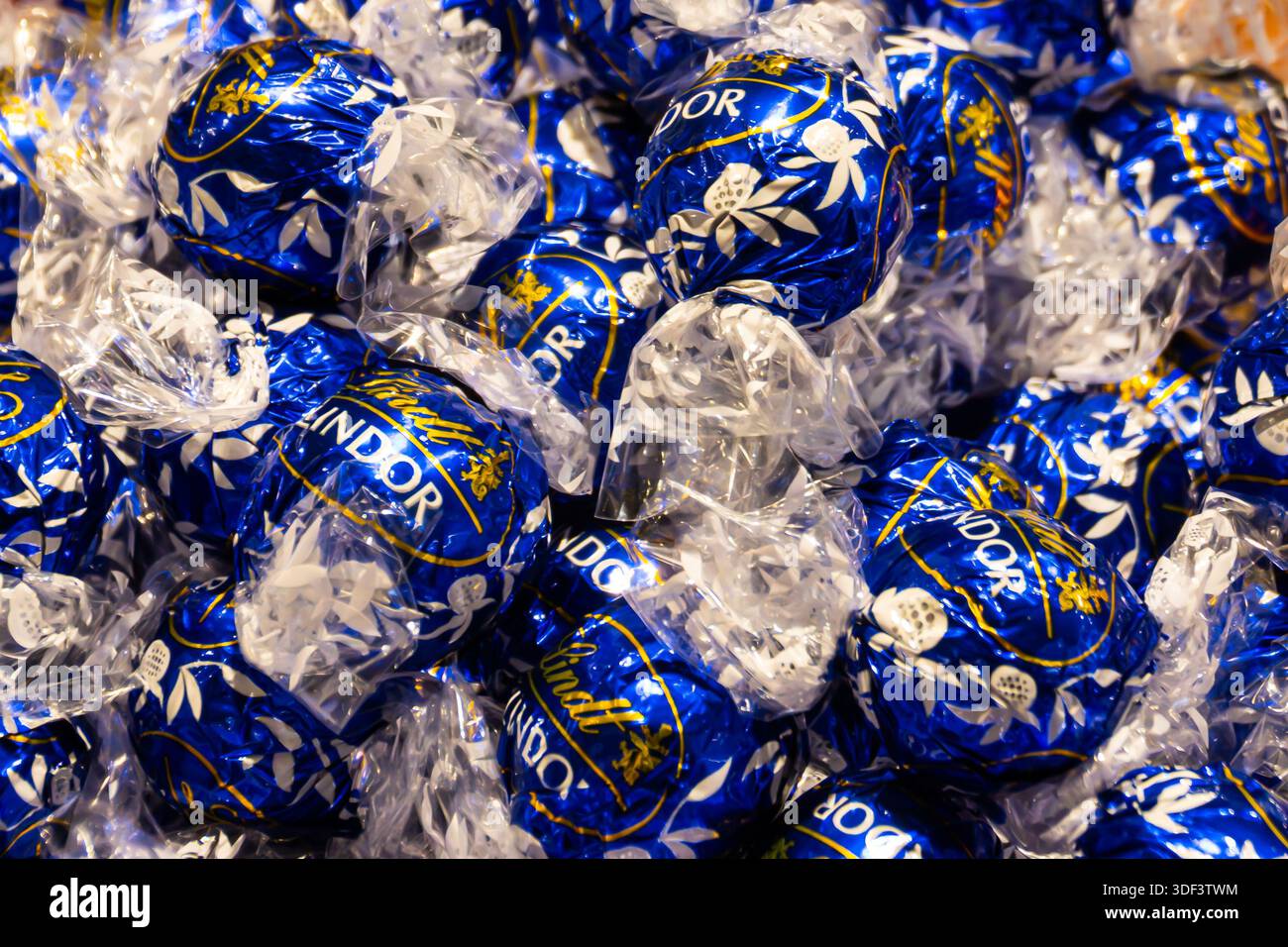 Lindt chocolate store in hi-res stock photography and images - Alamy