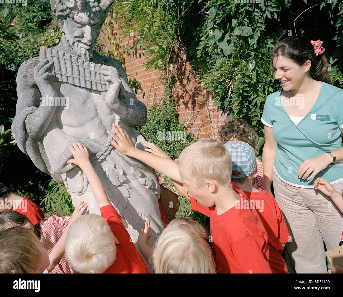 Odelia Aslan, head of the schools visits calendar, gives an art lesson ...