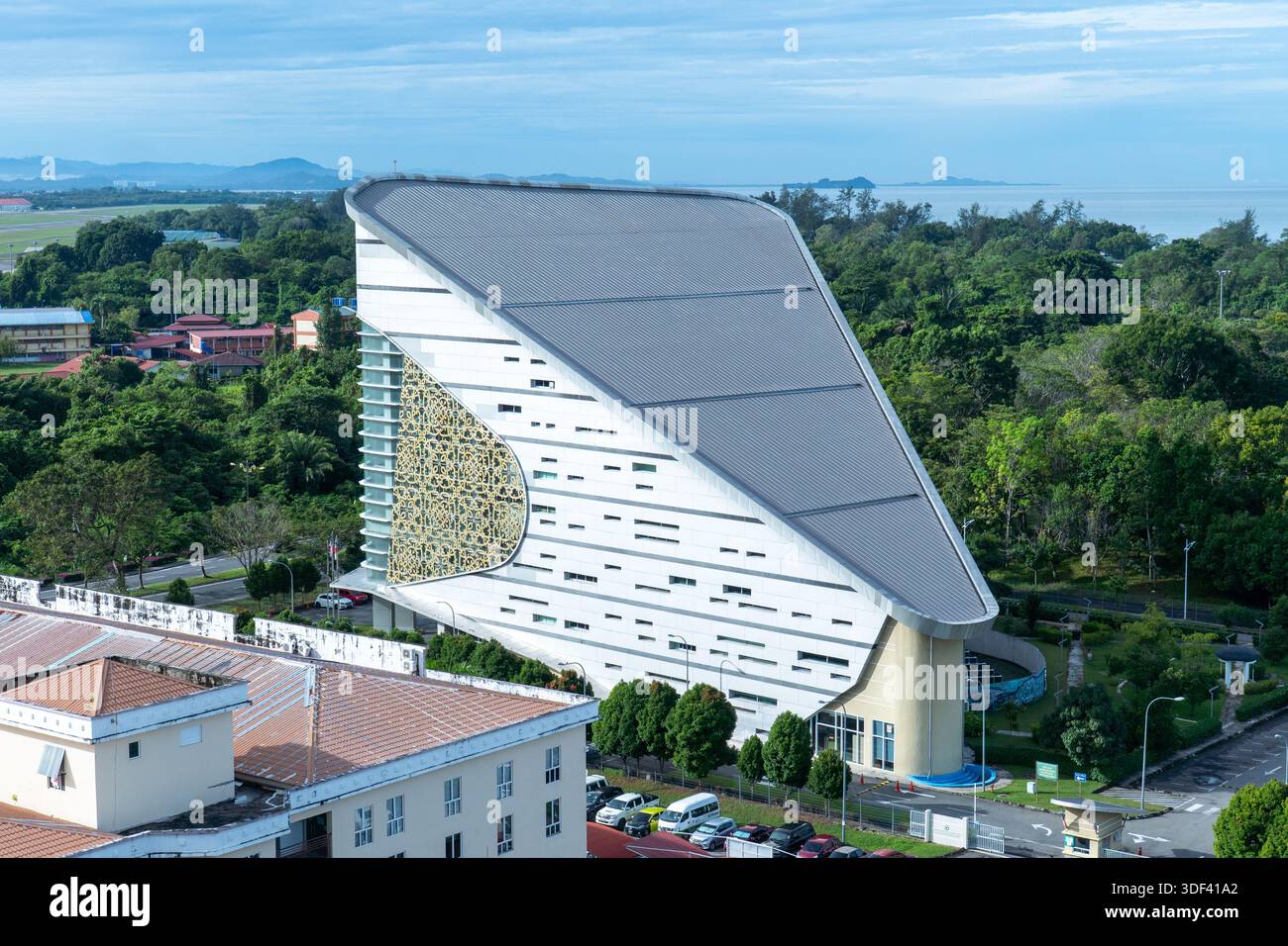 Sabah State Library in Tanjung Aru showcasing its award-winning ...