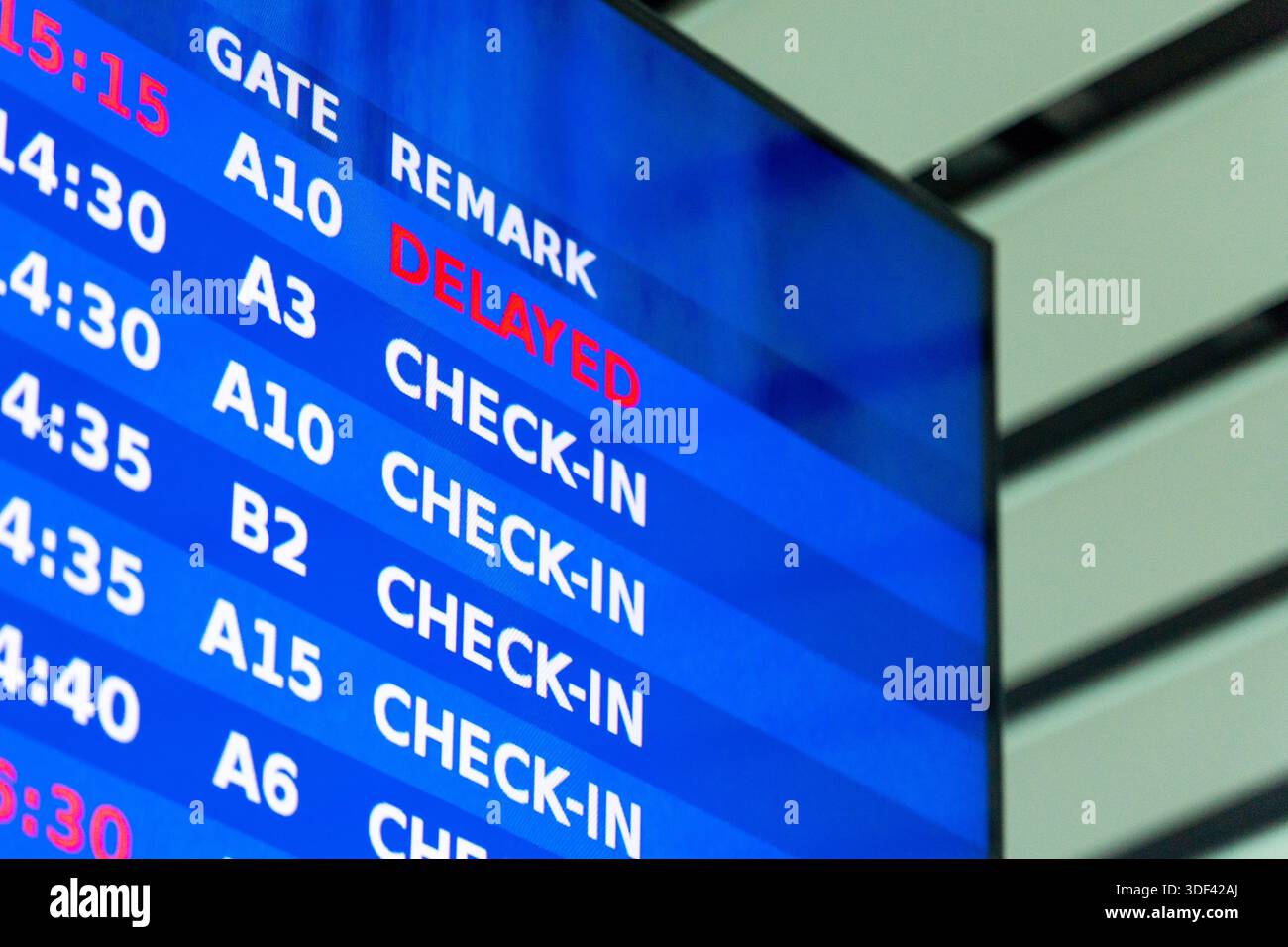 Flight disruption notice hi-res stock photography and images - Alamy