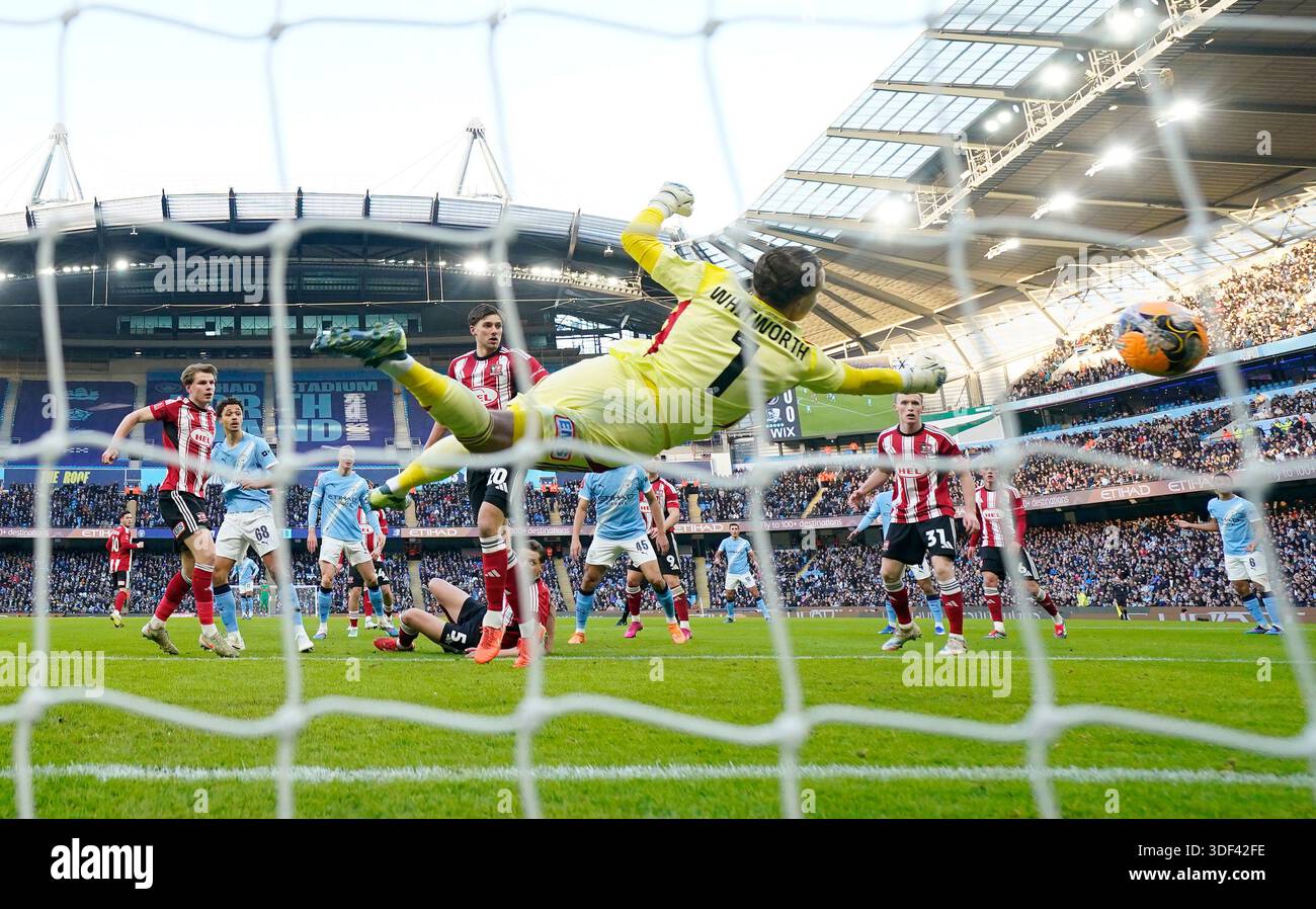 Manchester, UK. 10th Jan, 2026. Max Alleyne of Manchester City (2l ...