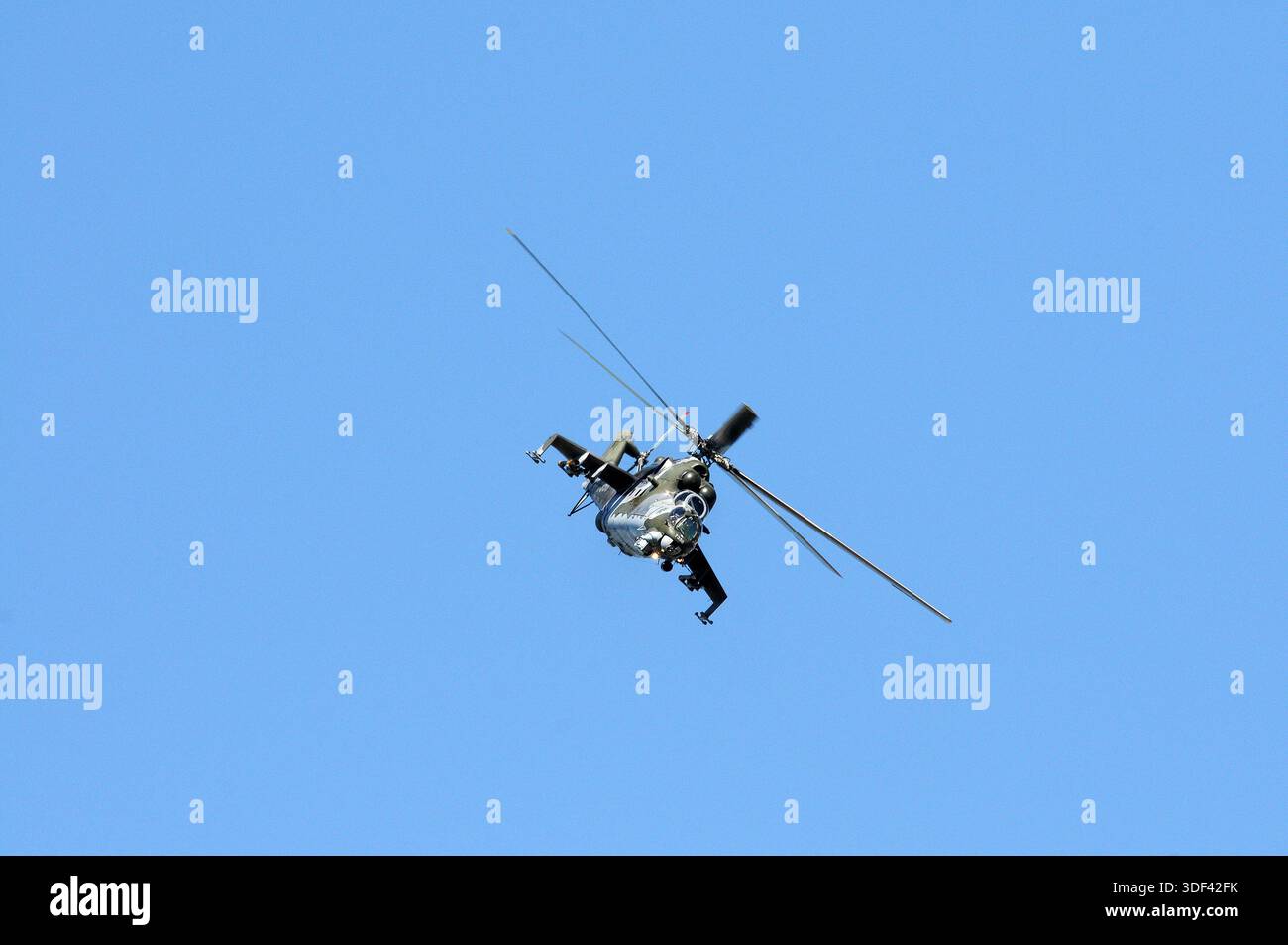 Mil mi 24v 35 hind hi-res stock photography and images - Alamy