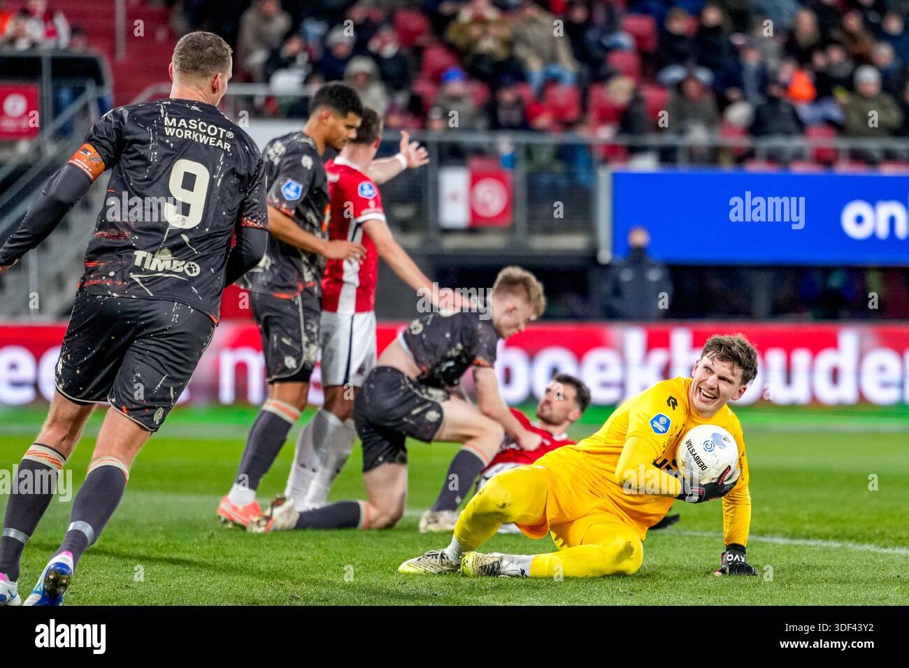 ALKMAAR, NETHERLANDS - JANUARY 10: Goalkeeper Kayne van Oevelen of FC ...