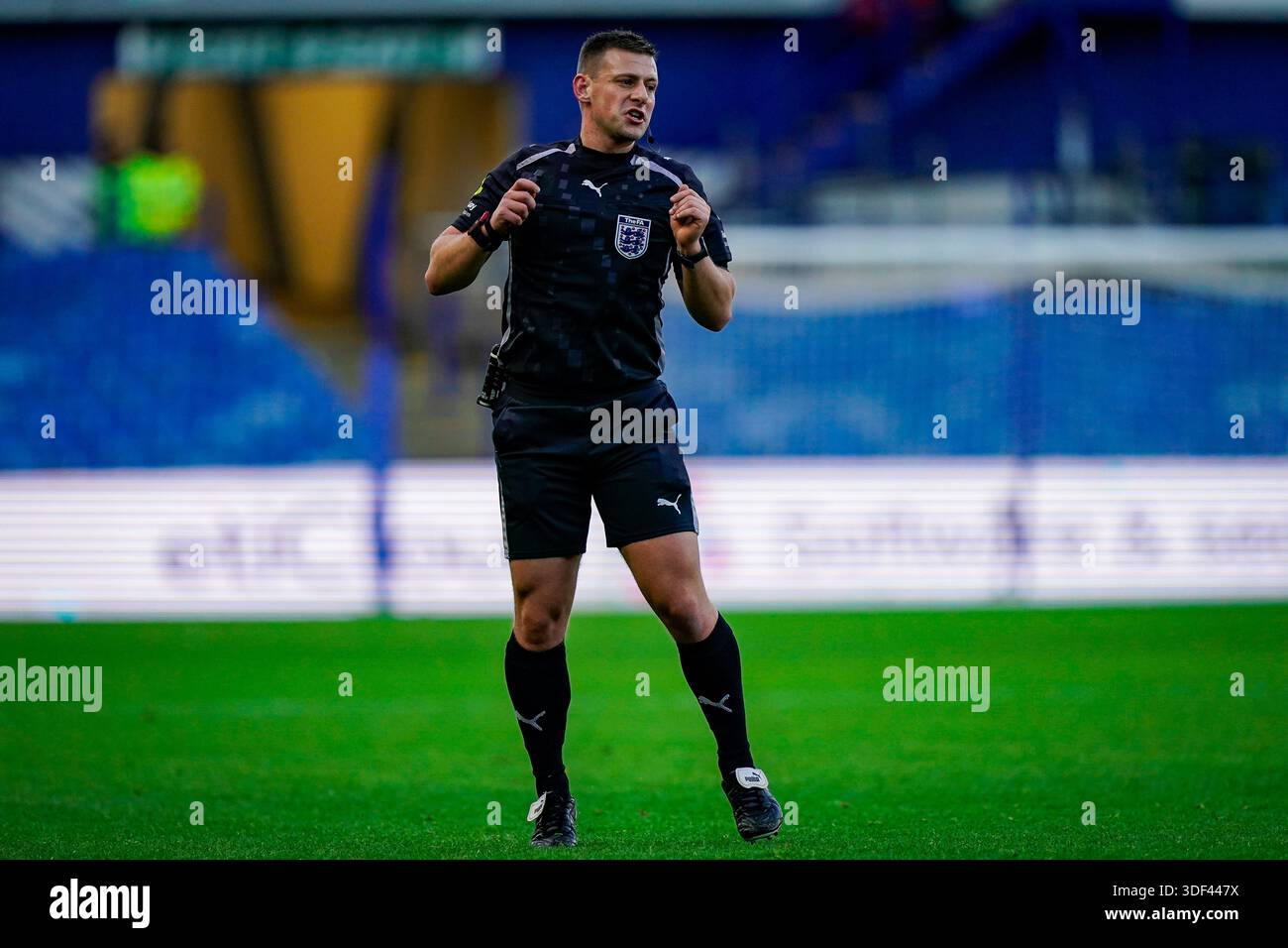 Referee Josh Smith during the Emirates FA Cup Third Round match ...