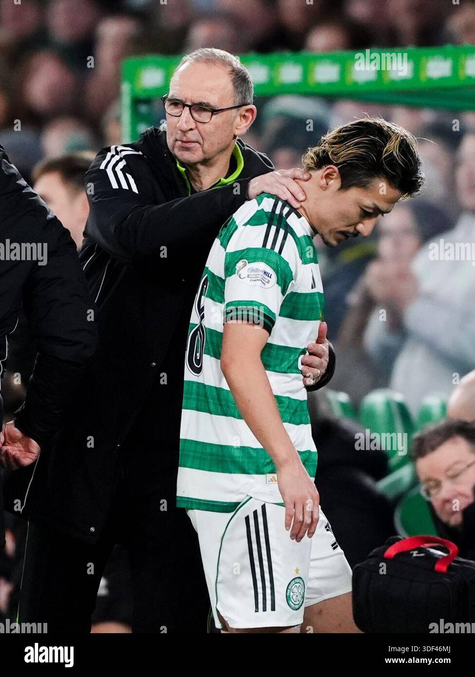 Celtic manager Martin O'Neill with Daizen Maeda during the William Hill ...