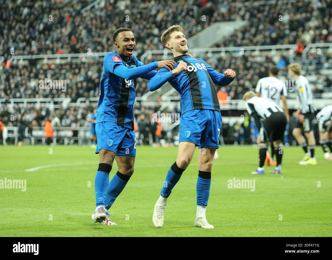David Brooks of Bournemouth celebrates his goal to make it 1-2 during ...