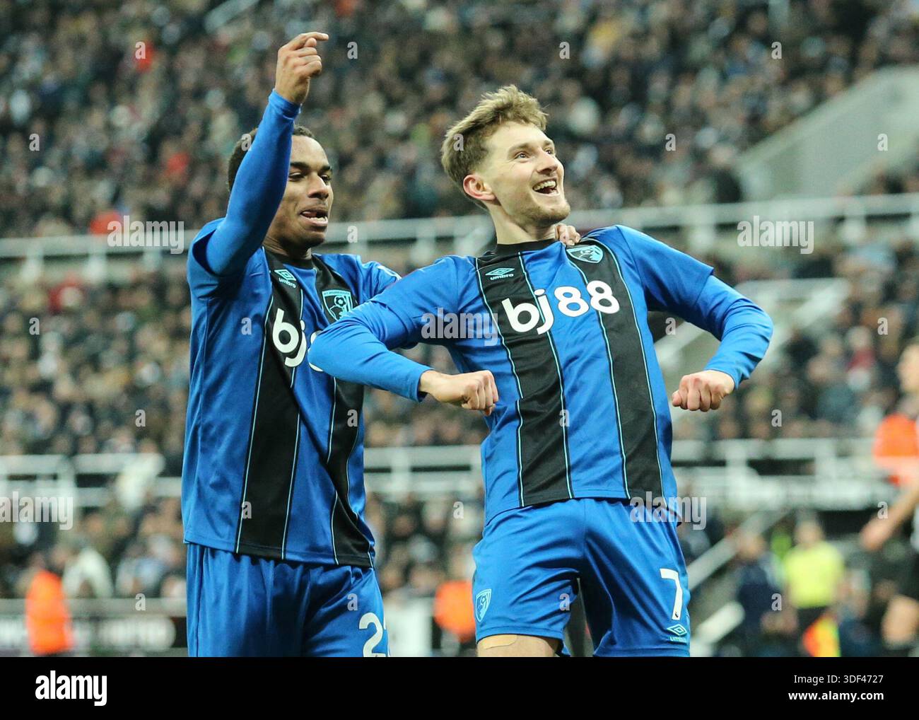 David Brooks of Bournemouth celebrates his goal to make it 1-2 during ...