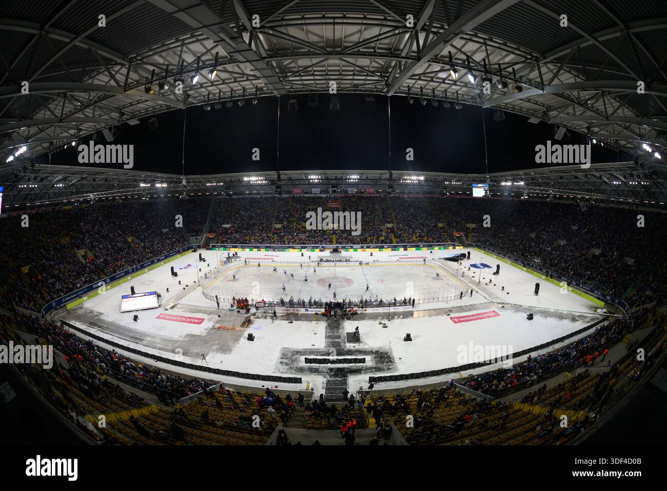 39th matchday hi-res stock photography and images - Alamy