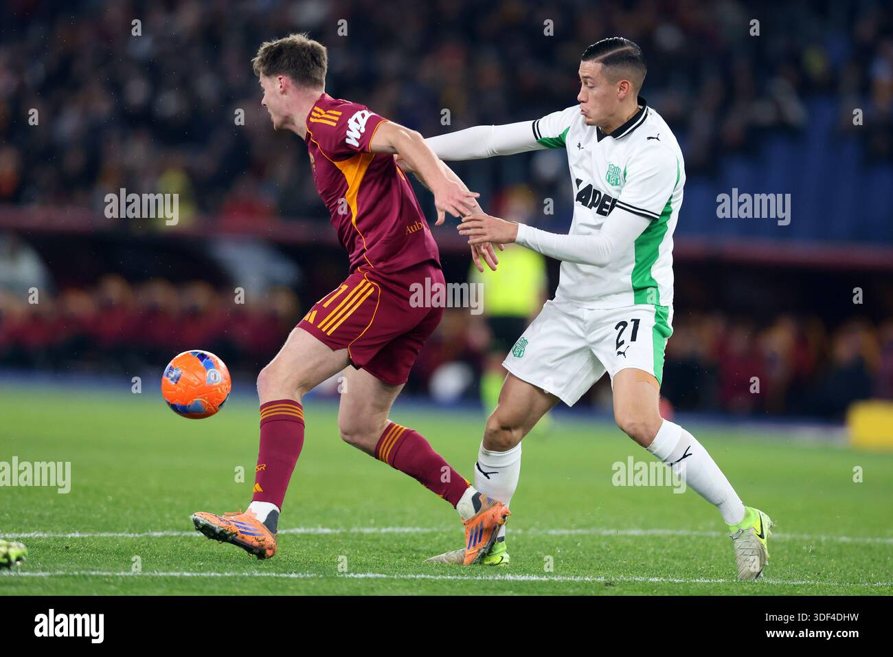 Rome, Italy - January 10, 2026: Evan Ferguson of A.S. Roma , Jay Idzes ...