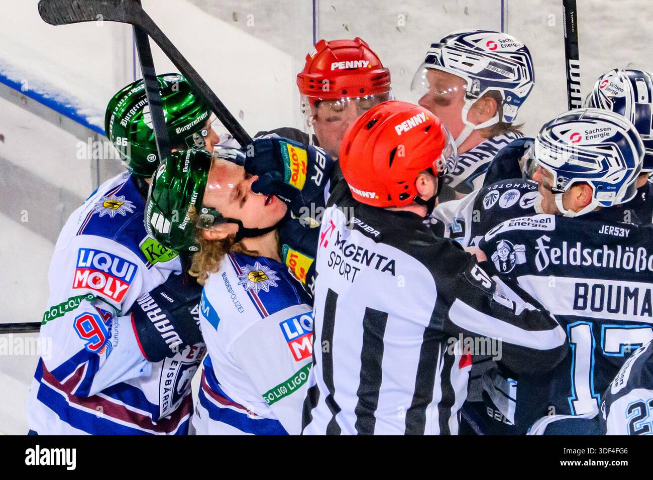 39th matchday hi-res stock photography and images - Alamy