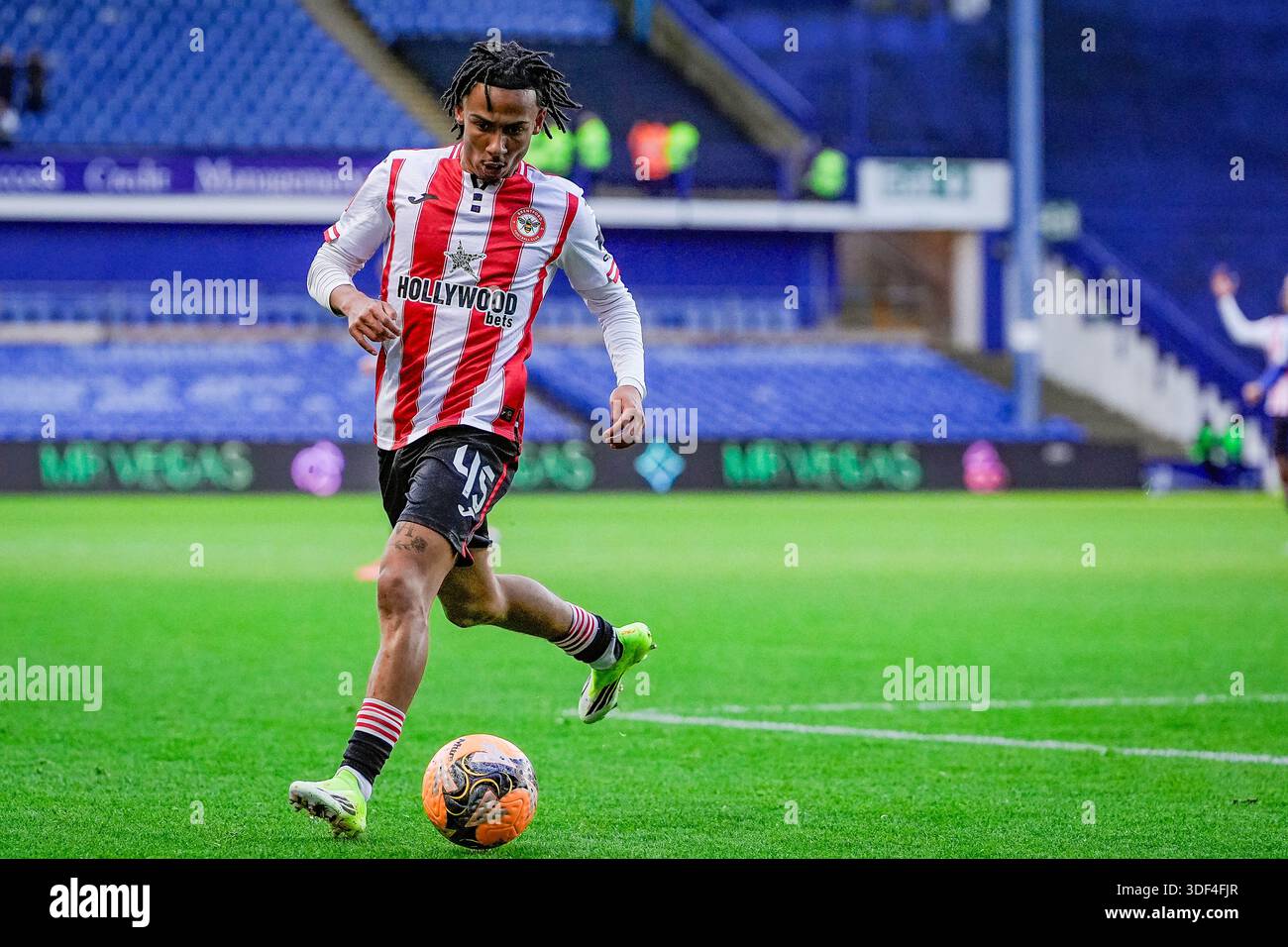 Romelle Donovan of Brentford makes a run with the ball during the ...