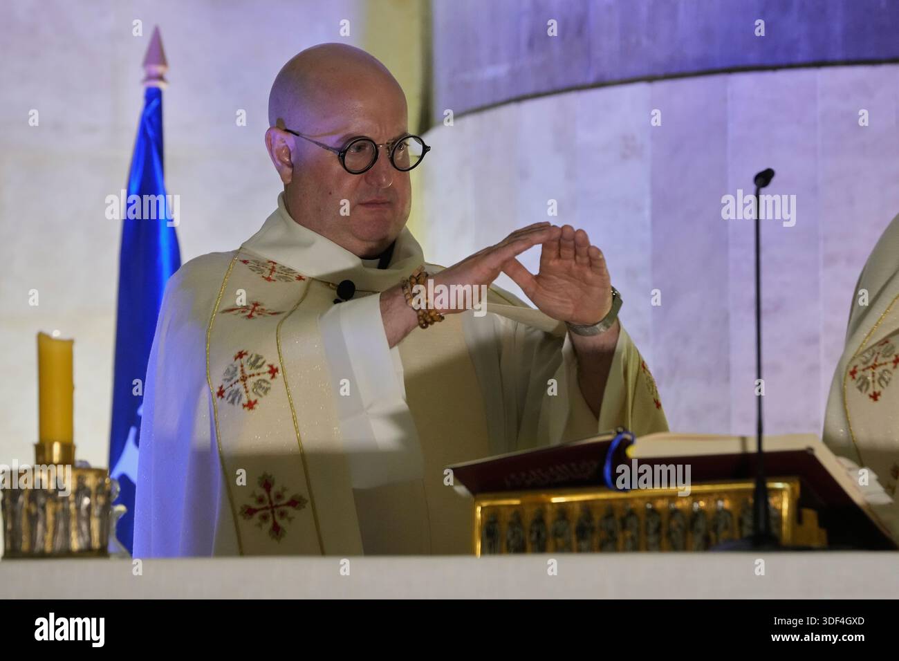 Portuguese Catholic priest and deejay Guilherme Peixoto leads a Mass ...