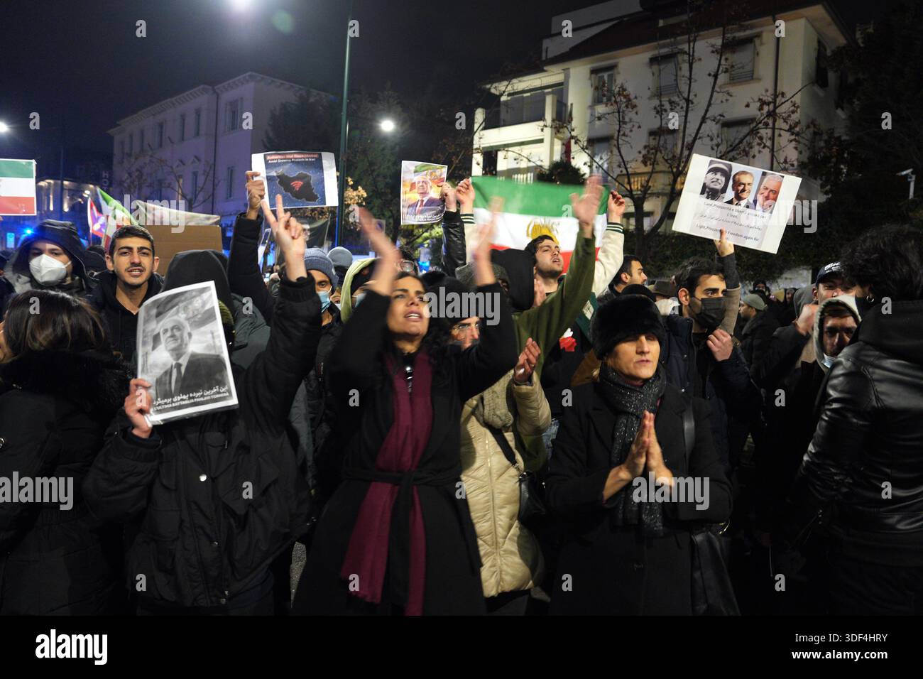 Milan, Enough rally for the freedom of the Iranian people in front of ...