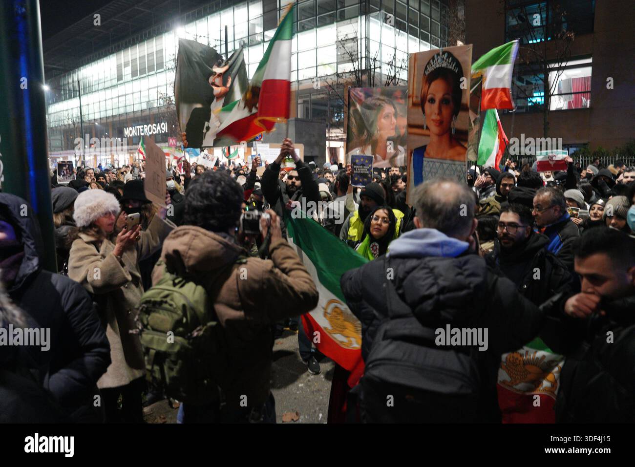 Milan, Enough rally for the freedom of the Iranian people in front of ...