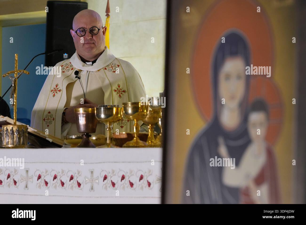 Portuguese Catholic priest and deejay Guilherme Peixoto leads a Mass ...