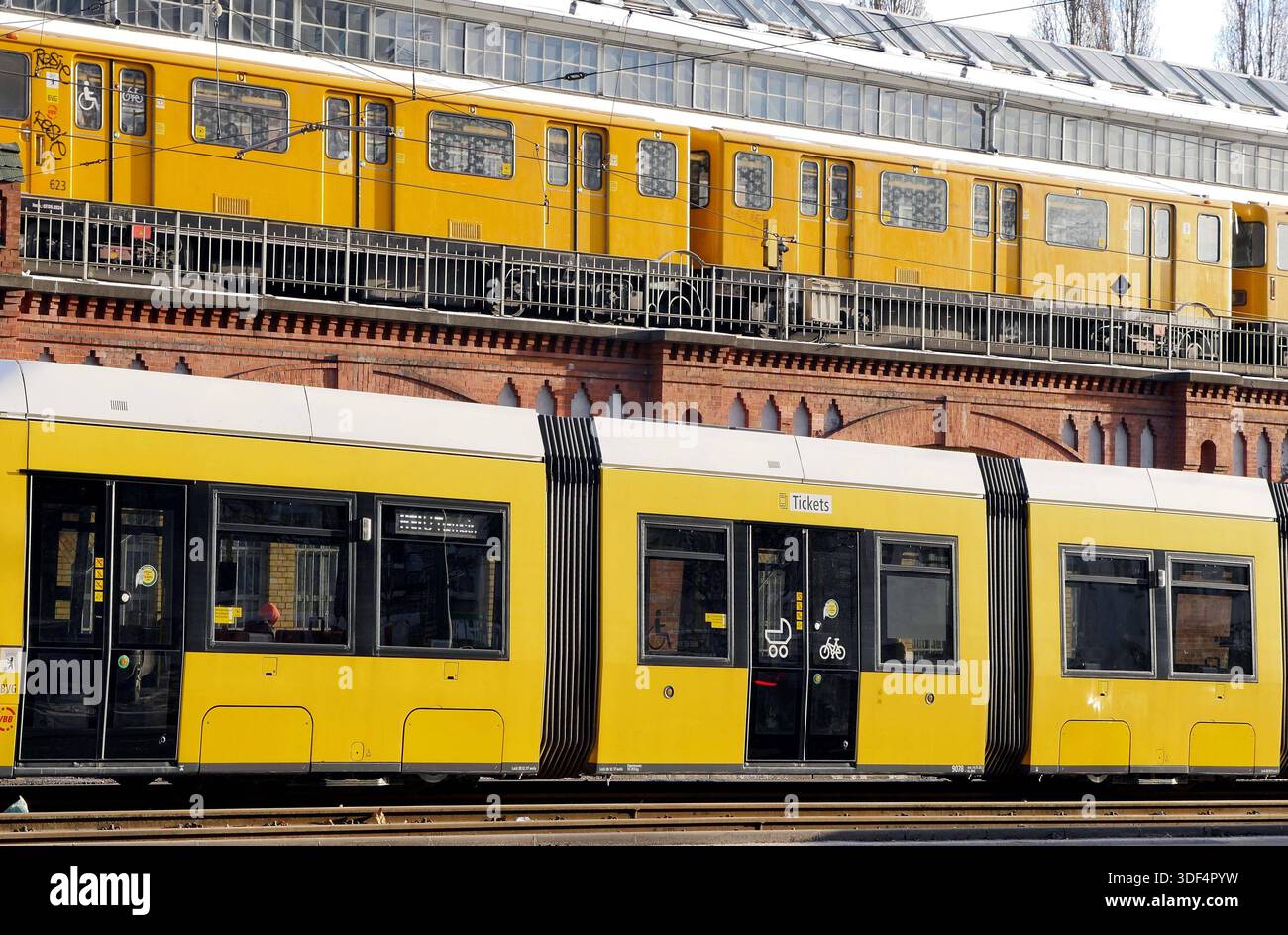 10.01.2026, Berlin - Deutschland. BVG, U-Bahn und Tram warten auf ...