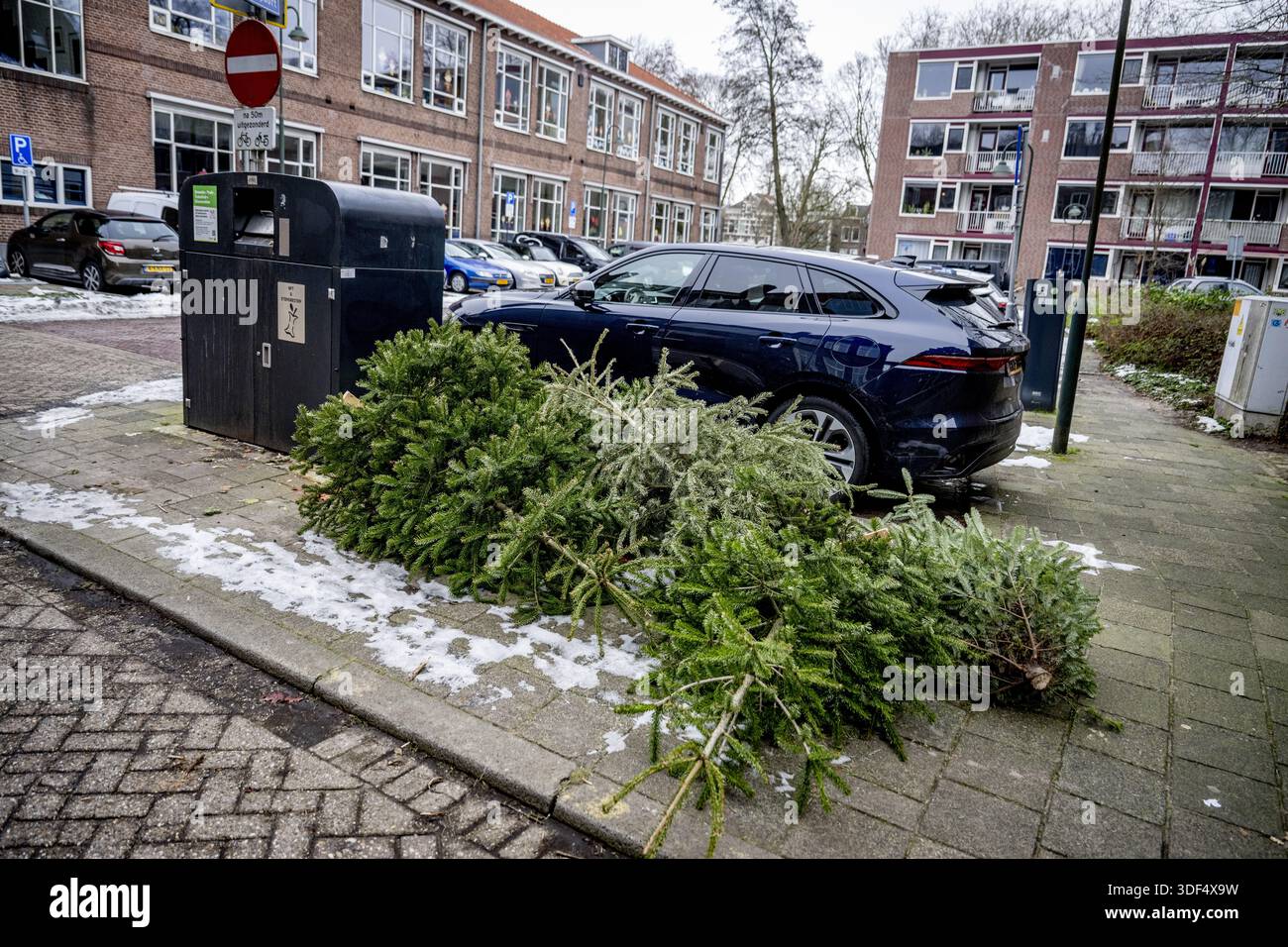 GOUDA - Christmas trees in the household waste ROBIN UTRECHT /ANP ...