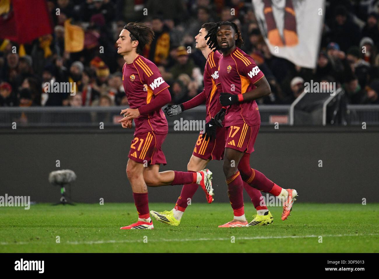 Manu Kone' of A.S. Roma celebrates after scoring the goal of 1-0 during ...