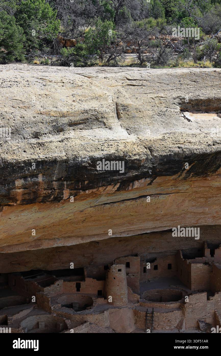 Wide sheer cliff hi-res stock photography and images - Alamy