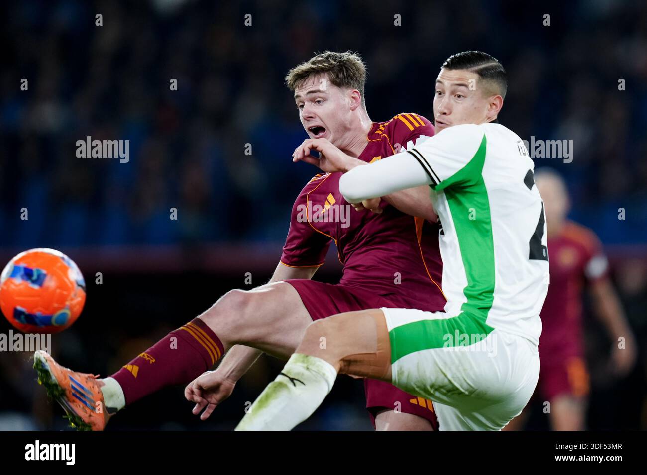 Evan Ferguson of AS Roma and Jay Idzes of US Sassuolo compete for the ...