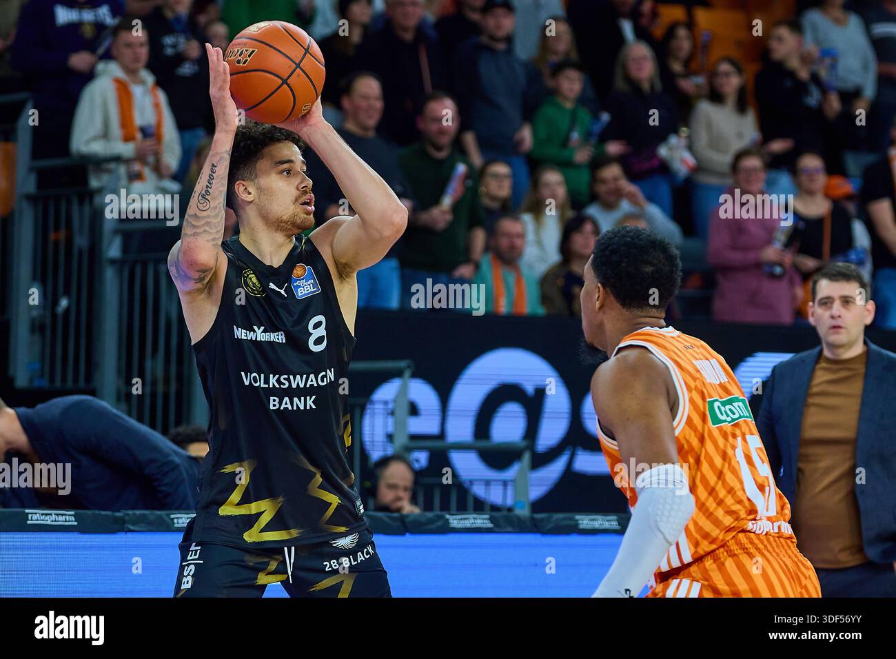 Joshua Obiesie (Basketball Loewen Braunschweig, #08), Justin Simon ...