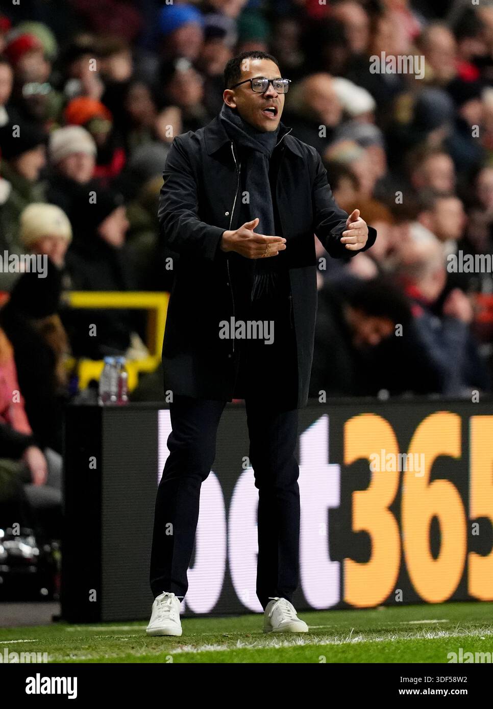 Chelsea manager Liam Rosenior during the Emirates FA Cup third round ...