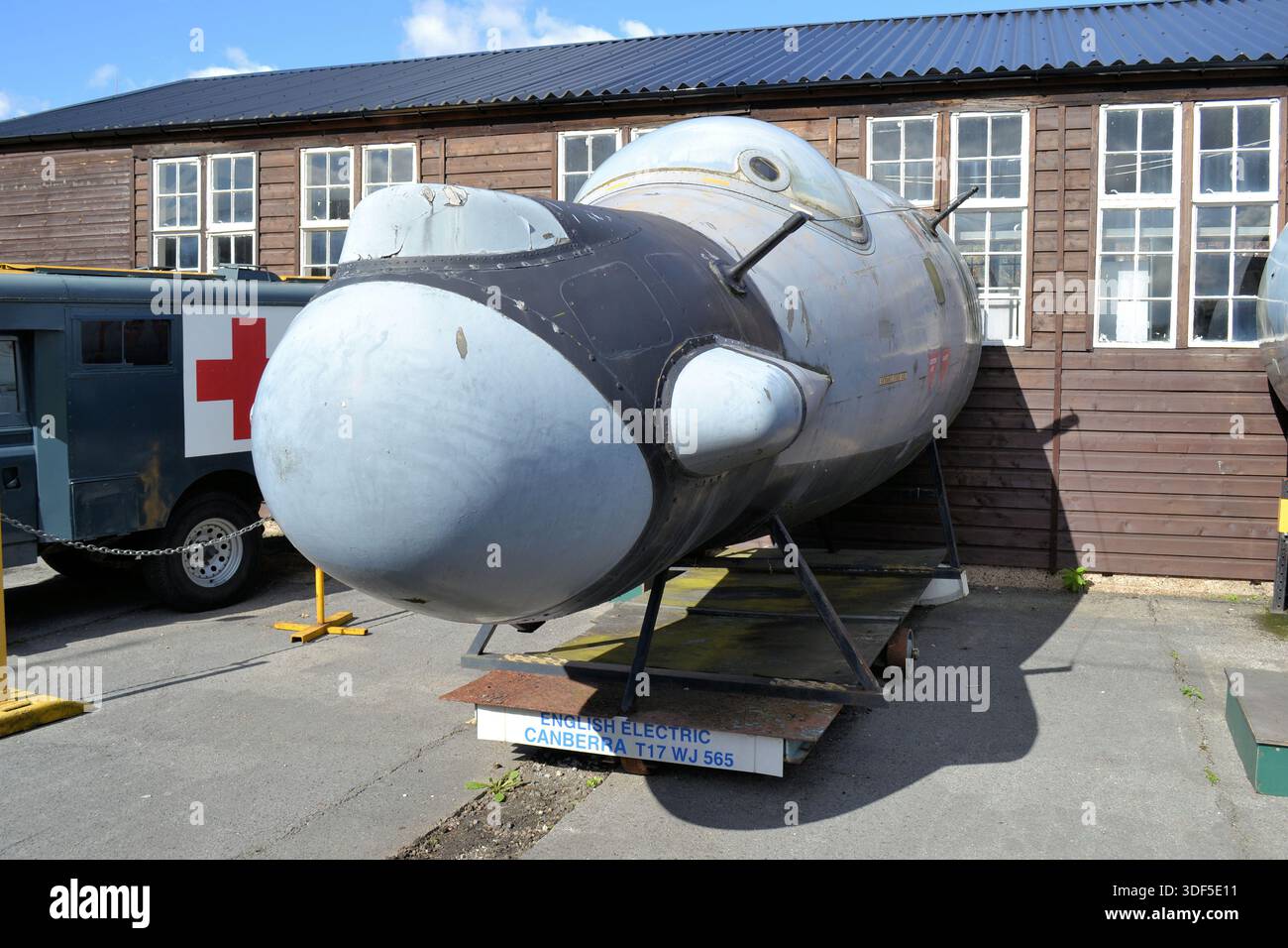 Canberra 1st flight may 1951 hi-res stock photography and images - Alamy
