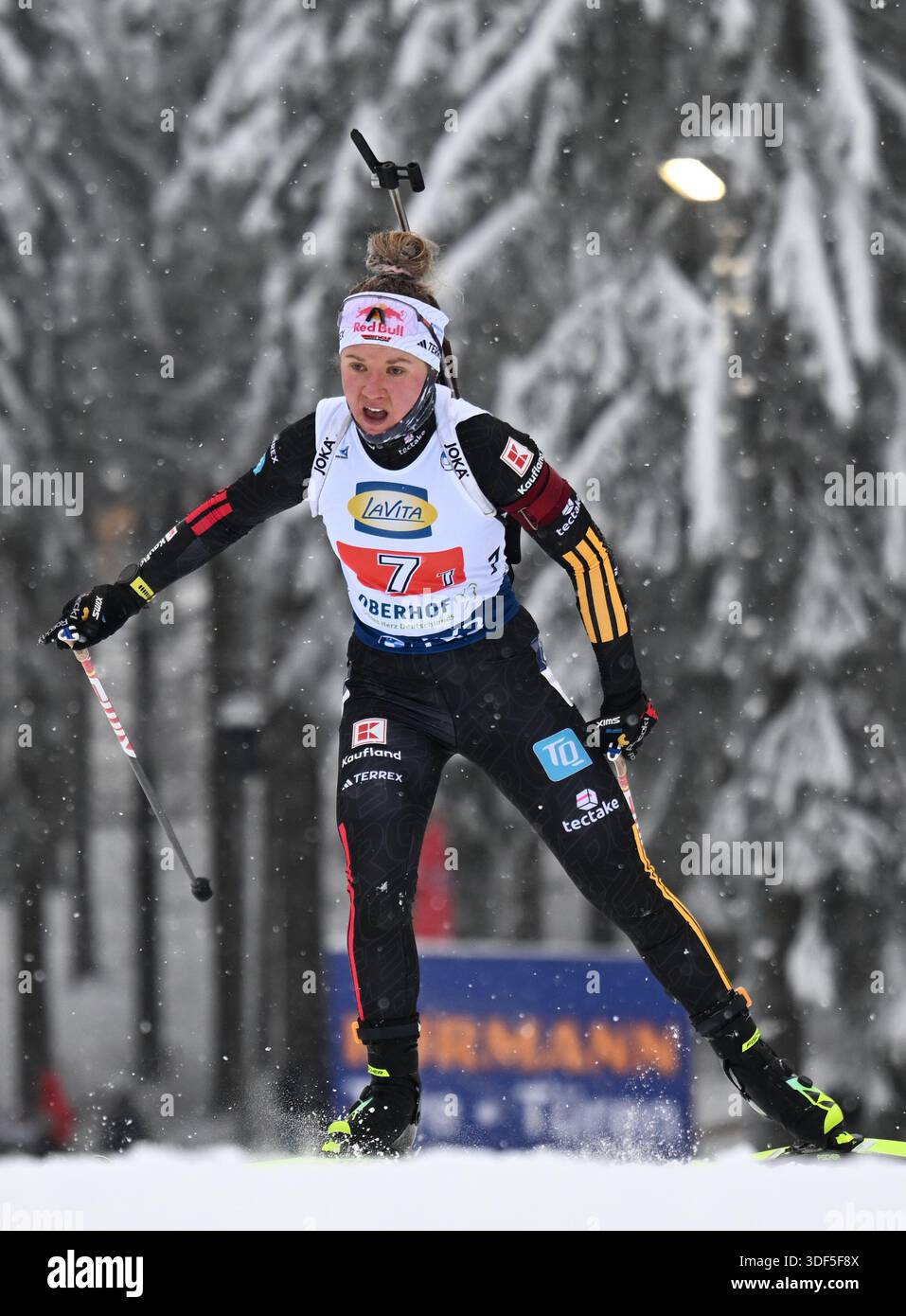 10 January 2026, Thuringia, Oberhof: Biathlon: World Cup, relay 4 x 6 ...