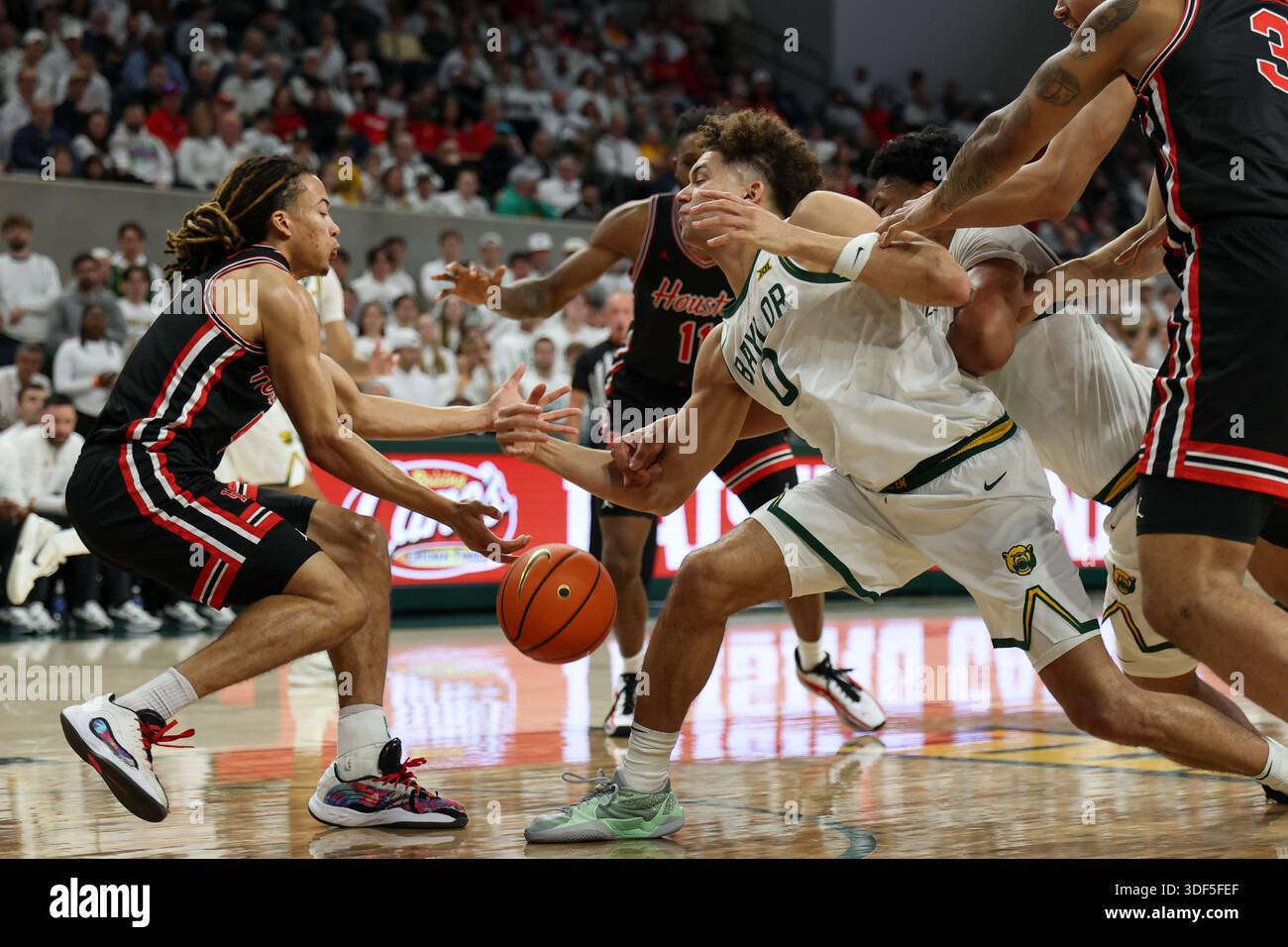 WACO, CA - JANUARY 10: Guard Dan Skillings Jr. #0 of the Baylor Bears ...