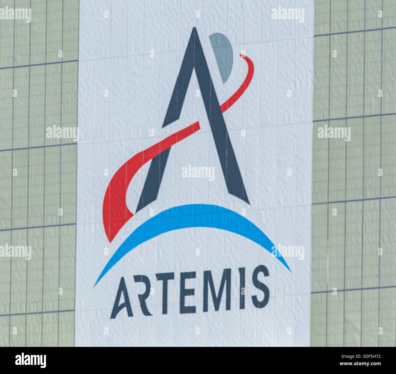 Stock photo is of NASA behemoth uncrewed Artemis 1 rocket & MLP on ...