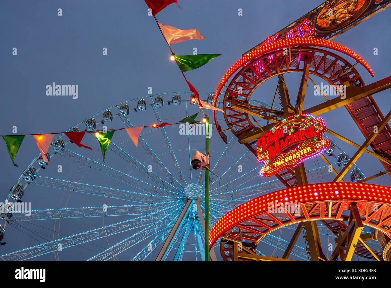 Fairground ride, The Coaster, Toboggan Roller Coaster, Ferris Wheel ...