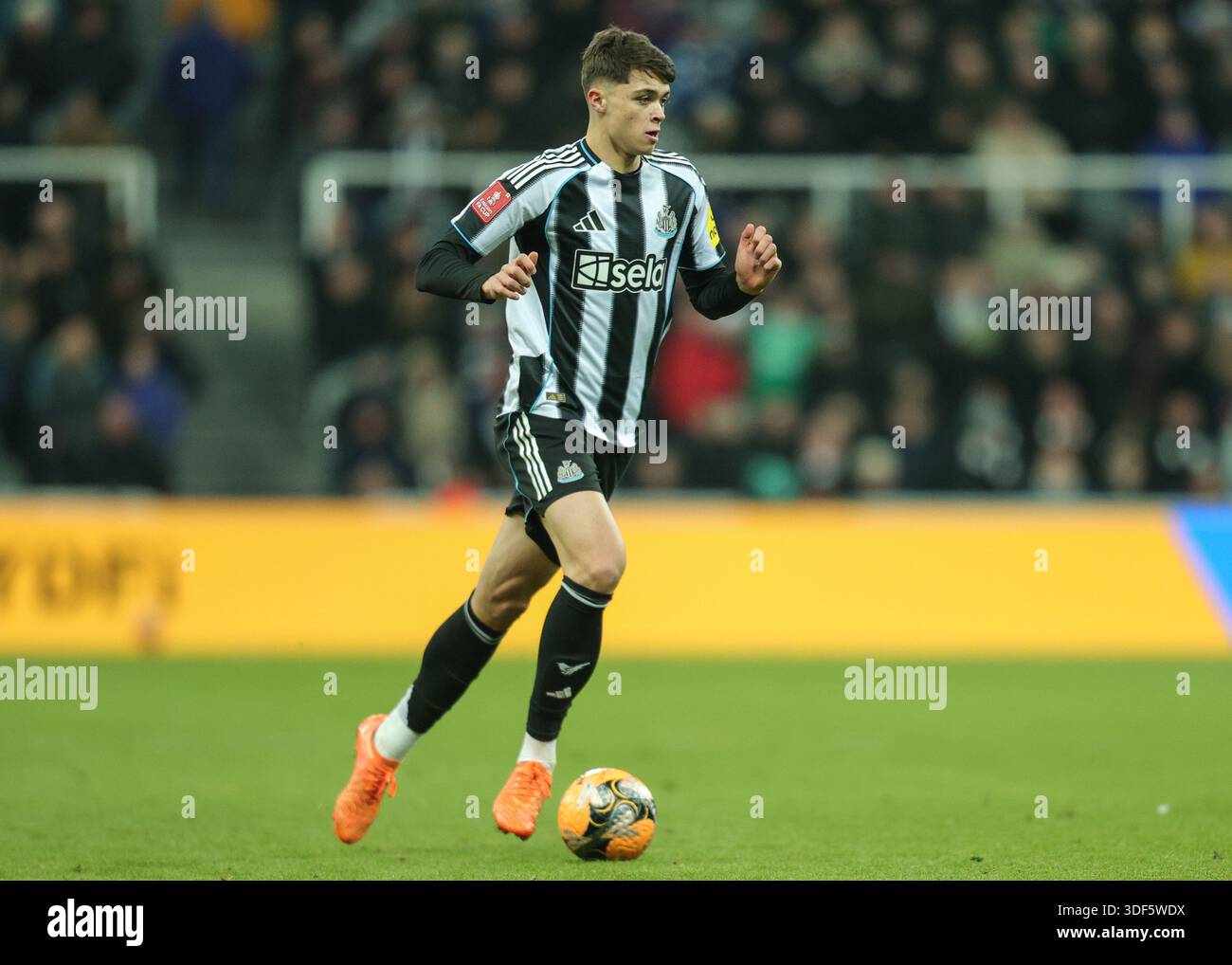 Lewis Miley of Newcastle United breaks with the ball during the ...