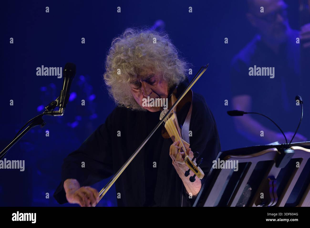 Angelo Branduardi's "The Canticle" at the Goldoni Theater in Venice ...