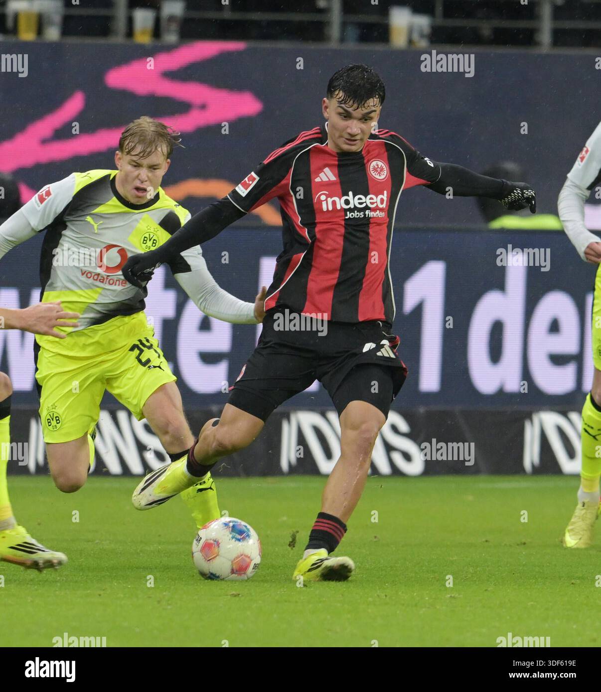 Daniel Svensson. (Hi). gegen. Can Uzun fotografiert beim Spiel ...