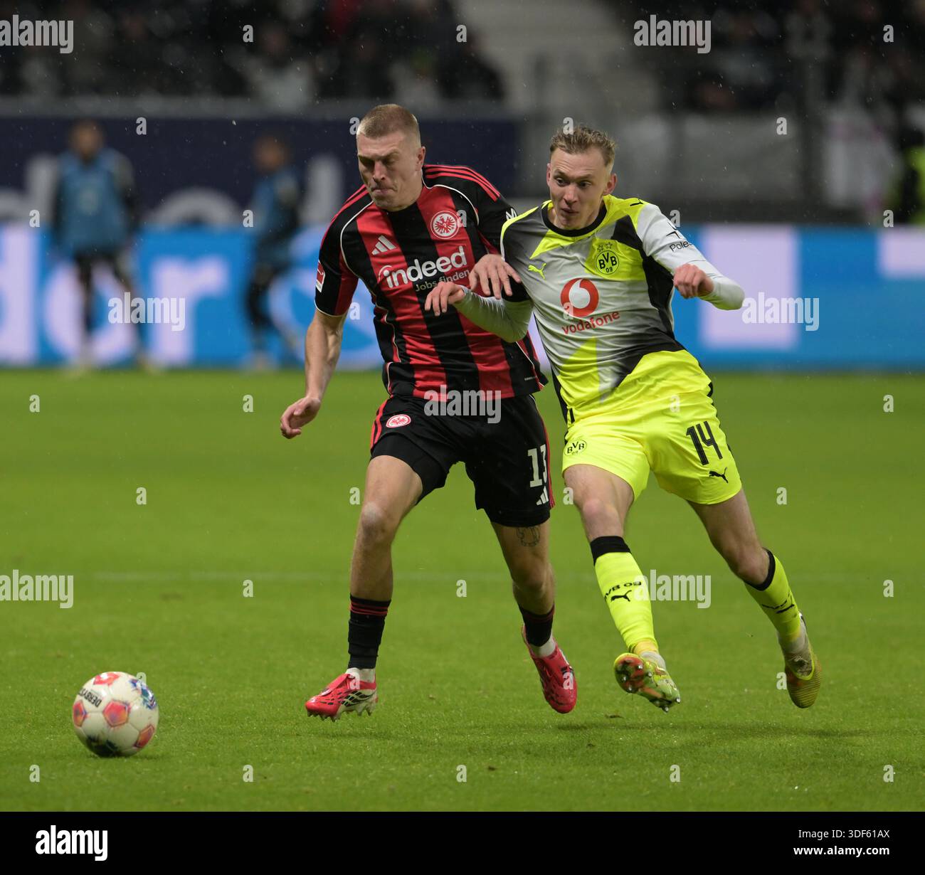 Maximilian Beier (re). Gegen. Kristensen fotografiert beim Spiel ...