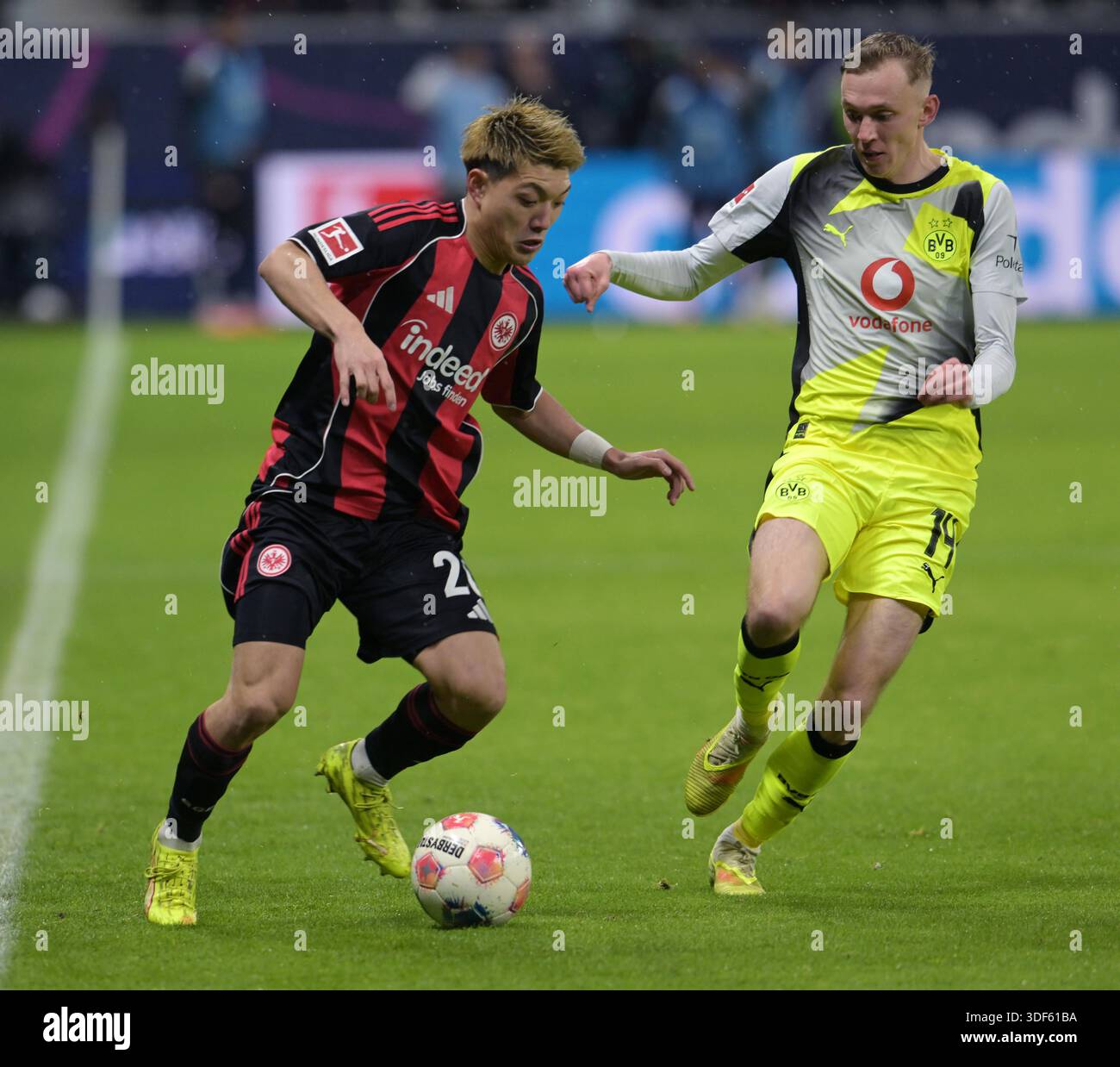 Maximilian Beier (re). Gegen. Ritsu. Doan. fotografiert beim Spiel ...