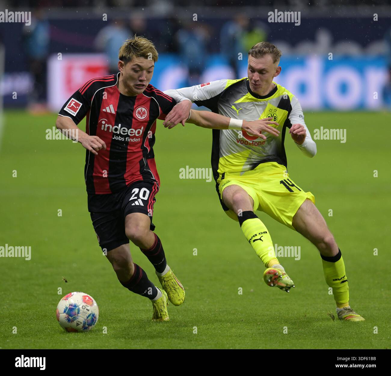 Maximilian Beier (re). Gegen. Ritsu. Doan. fotografiert beim Spiel ...