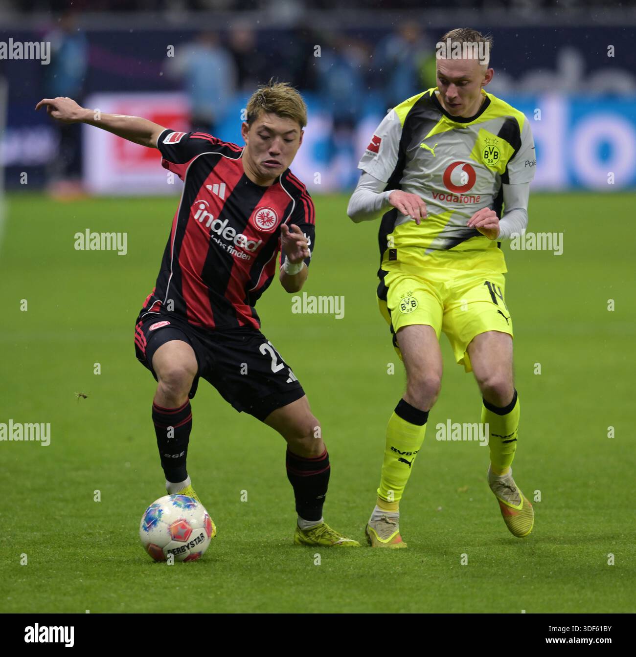 Maximilian Beier (re). Gegen. Ritsu. Doan. fotografiert beim Spiel ...