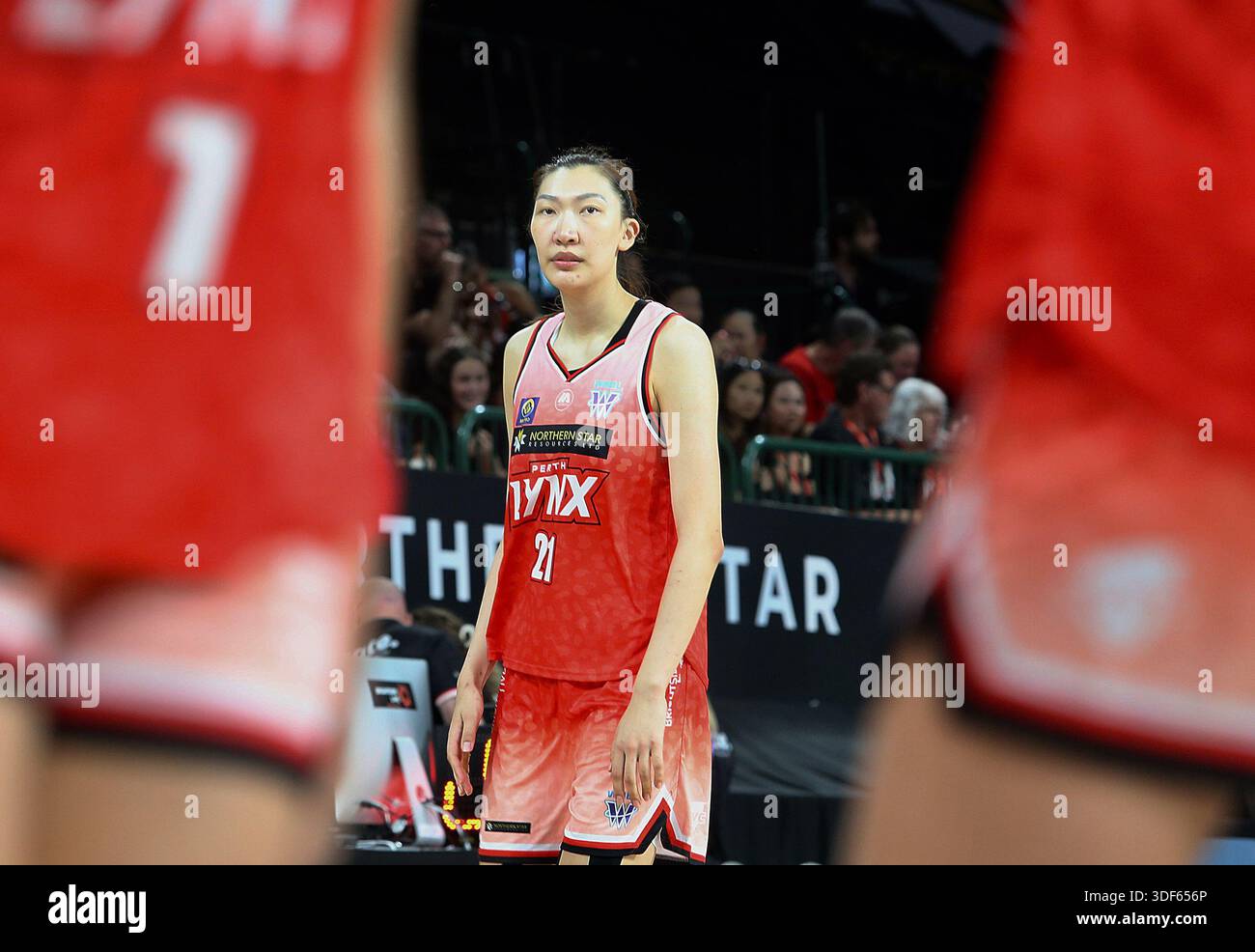 (260111) -- PERTH, Jan. 11, 2026 (Xinhua) -- Han Xu of Perth Lynx is ...