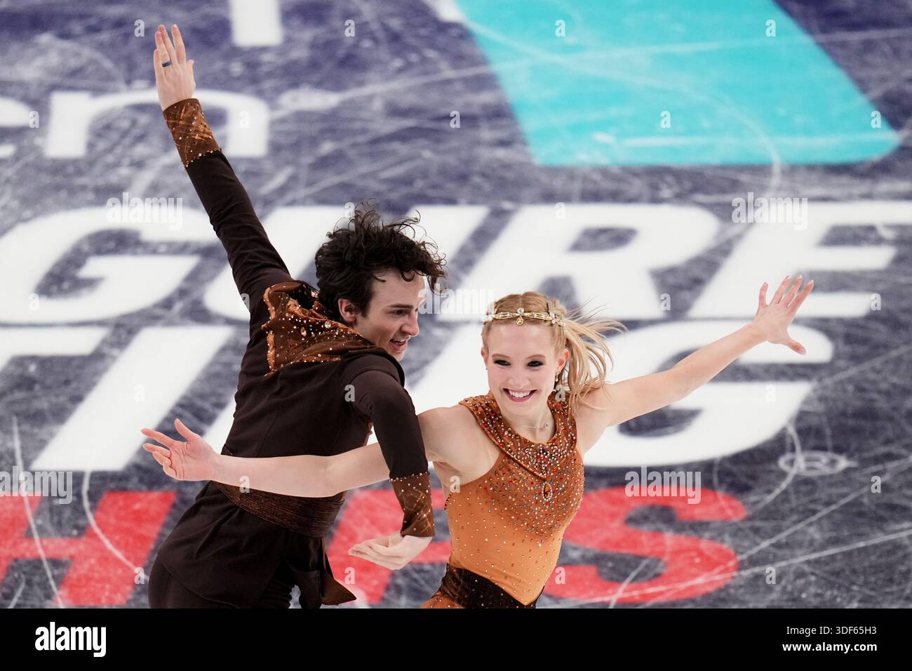 Eva Pate and Logan Bye skate during the free dance competition at the U ...